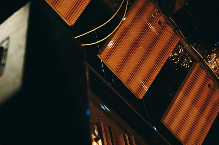 DJがアナログに目覚める場を。名店のレガシーを継承するクラブ NUMMの挑戦 - Always Listening by Audio ...